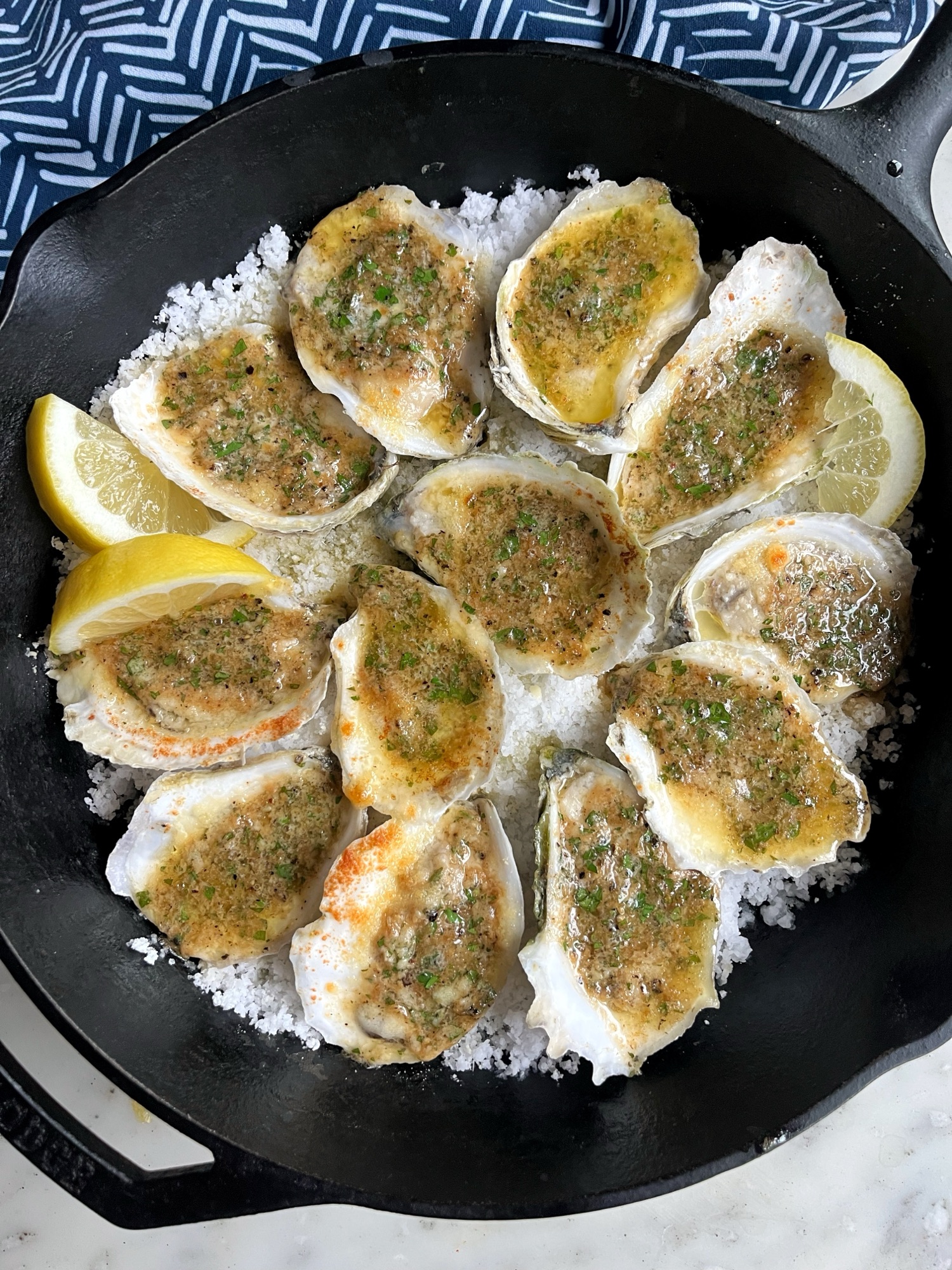 Char-Broiled Oysters with Garlic Butter and Parmesan (Easy Oyster ...